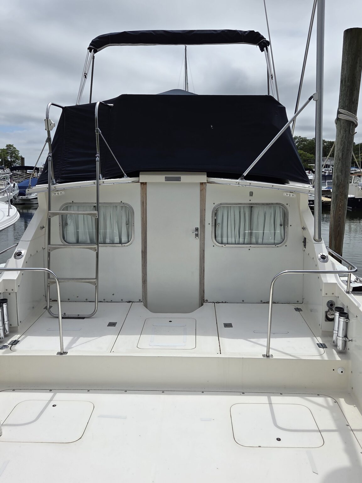 1974 Bertram 28 Flybridge - Great Peconic Bay Marina